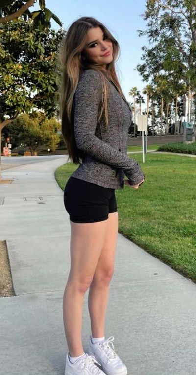 Brooke monke legs in tight shorts 🤤 | Scrolller