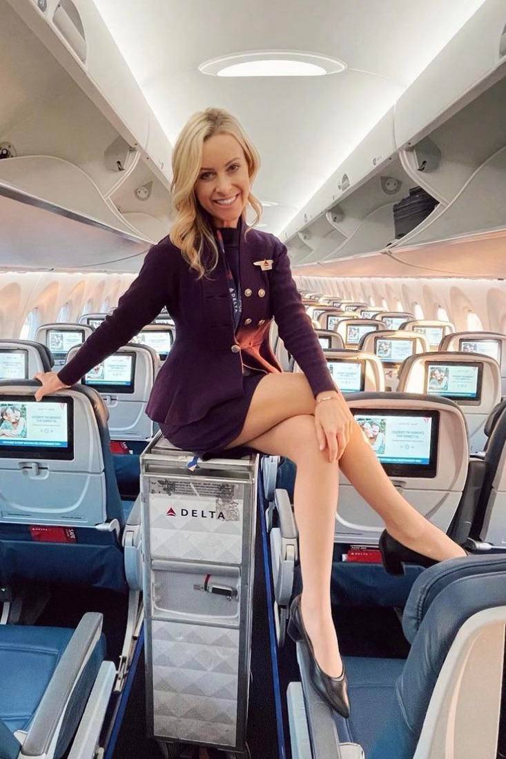 Cabin crew | Scrolller