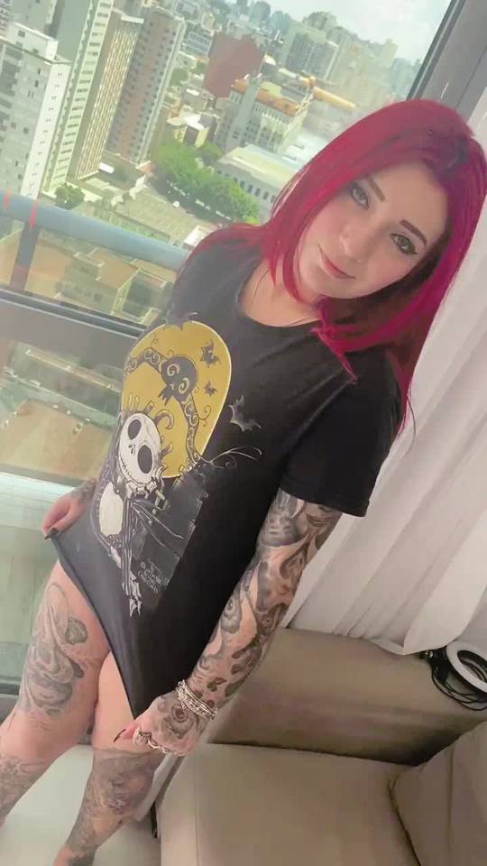 Do I look good from this position? | Scrolller