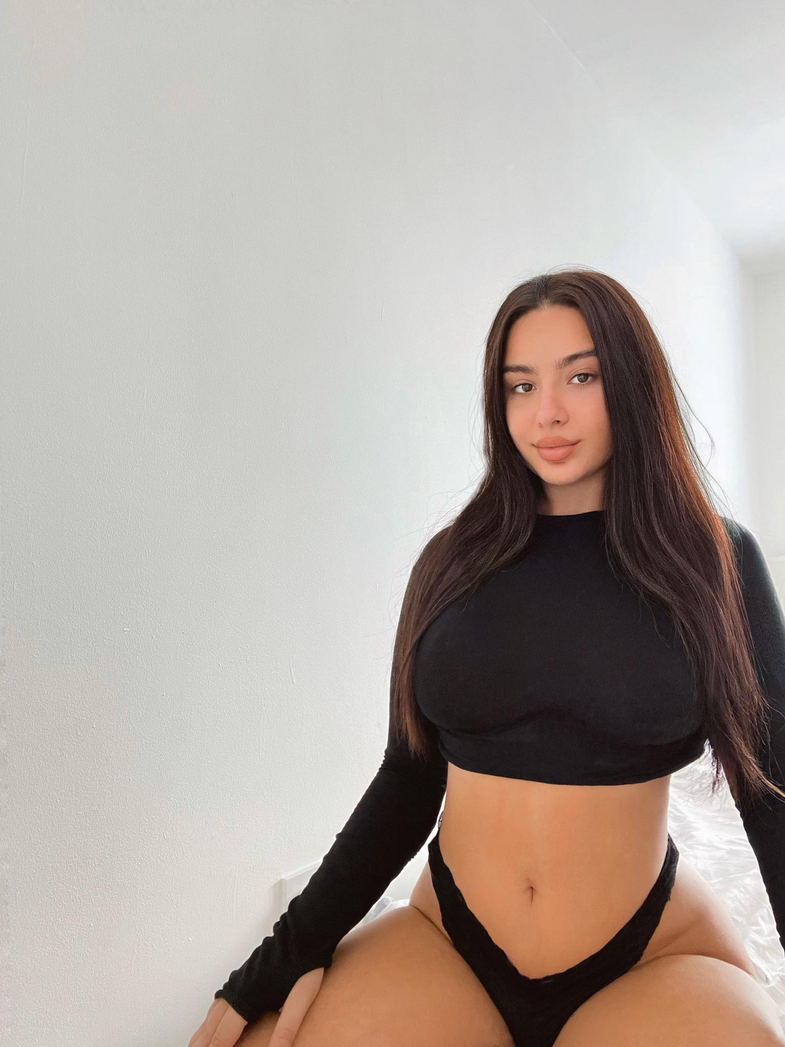 Can I sit on your face baby | Scrolller