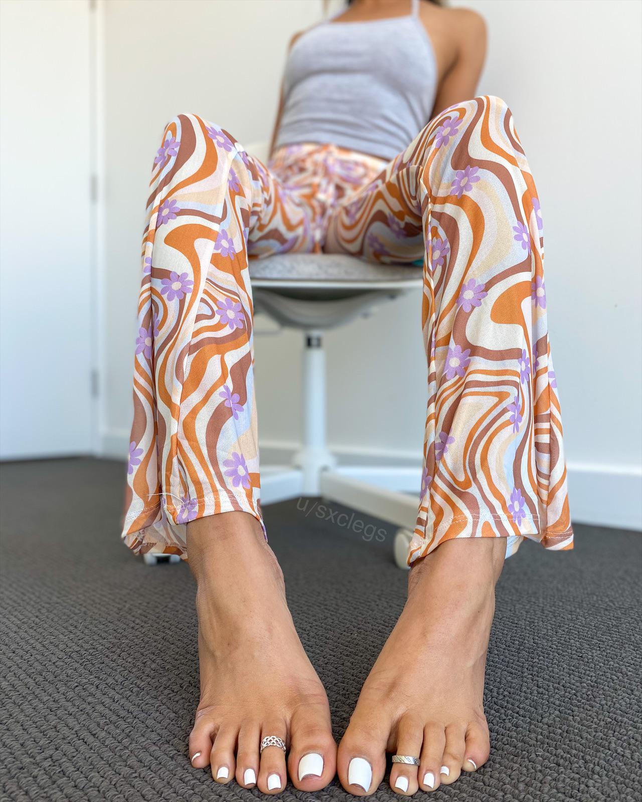 Can I slip my long toes in your mouth? | Scrolller