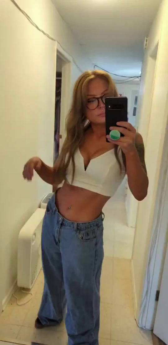 Can't help but show off this body in this light, feeling so powerful. (@RoraPickle) | Scrolller