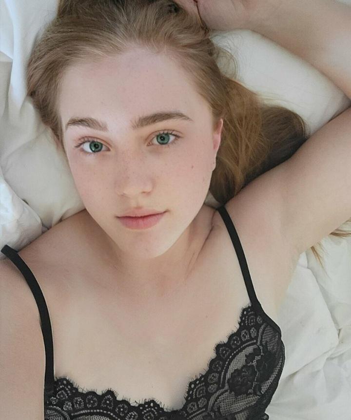 Tired but can't sleep 😕 | Scrolller