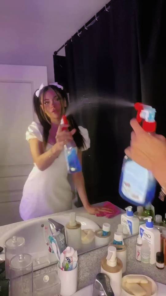 Can't you see you're making me wet?! | Scrolller