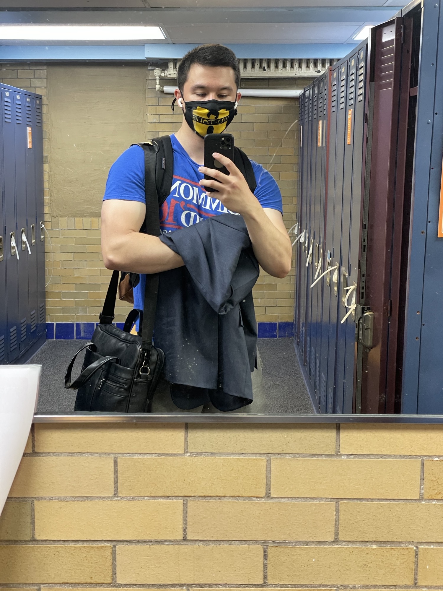 Carrying a lot today. Can you give me a hand? Then maybe I can give you something | Scrolller