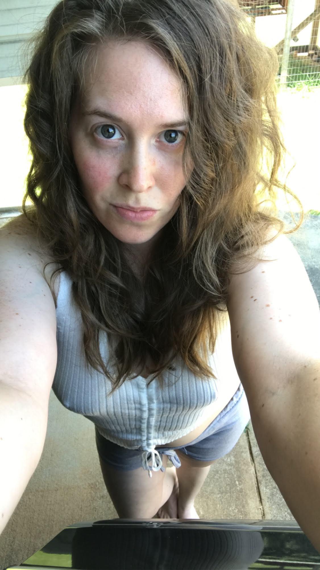 Caught you staring. Cum say hi | Scrolller