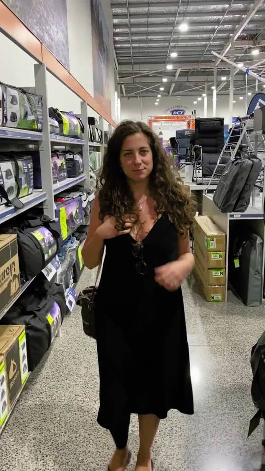 Checking out the goods[GIF] | Scrolller