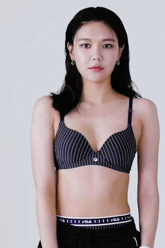 Choi Soo-young 043432 | Scrolller