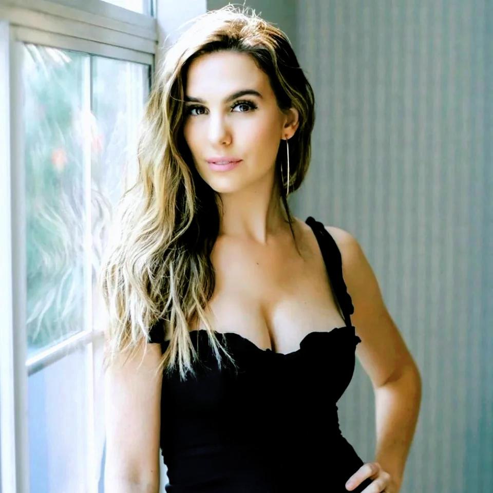 Christy Carlson Romano | Scrolller