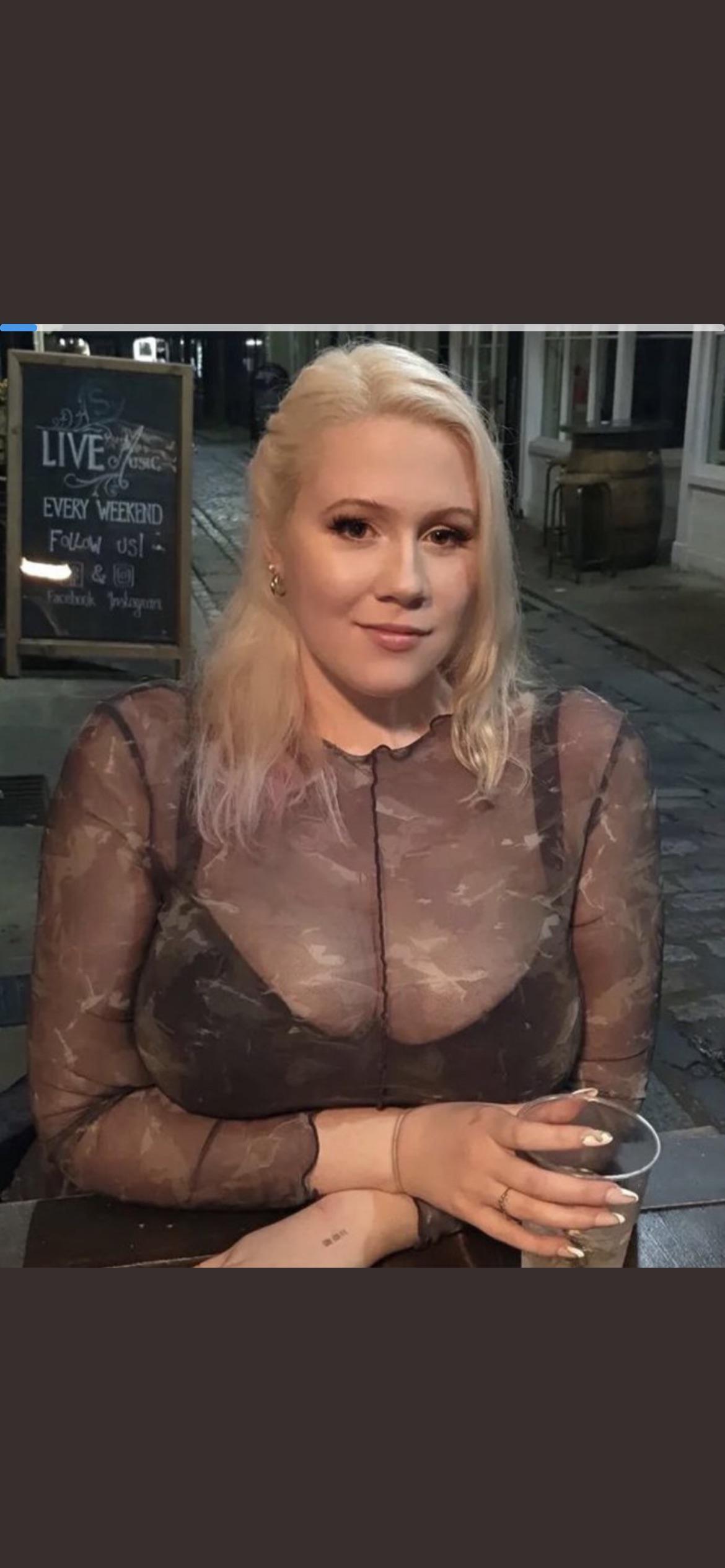 Cleavage on this chav | Scrolller