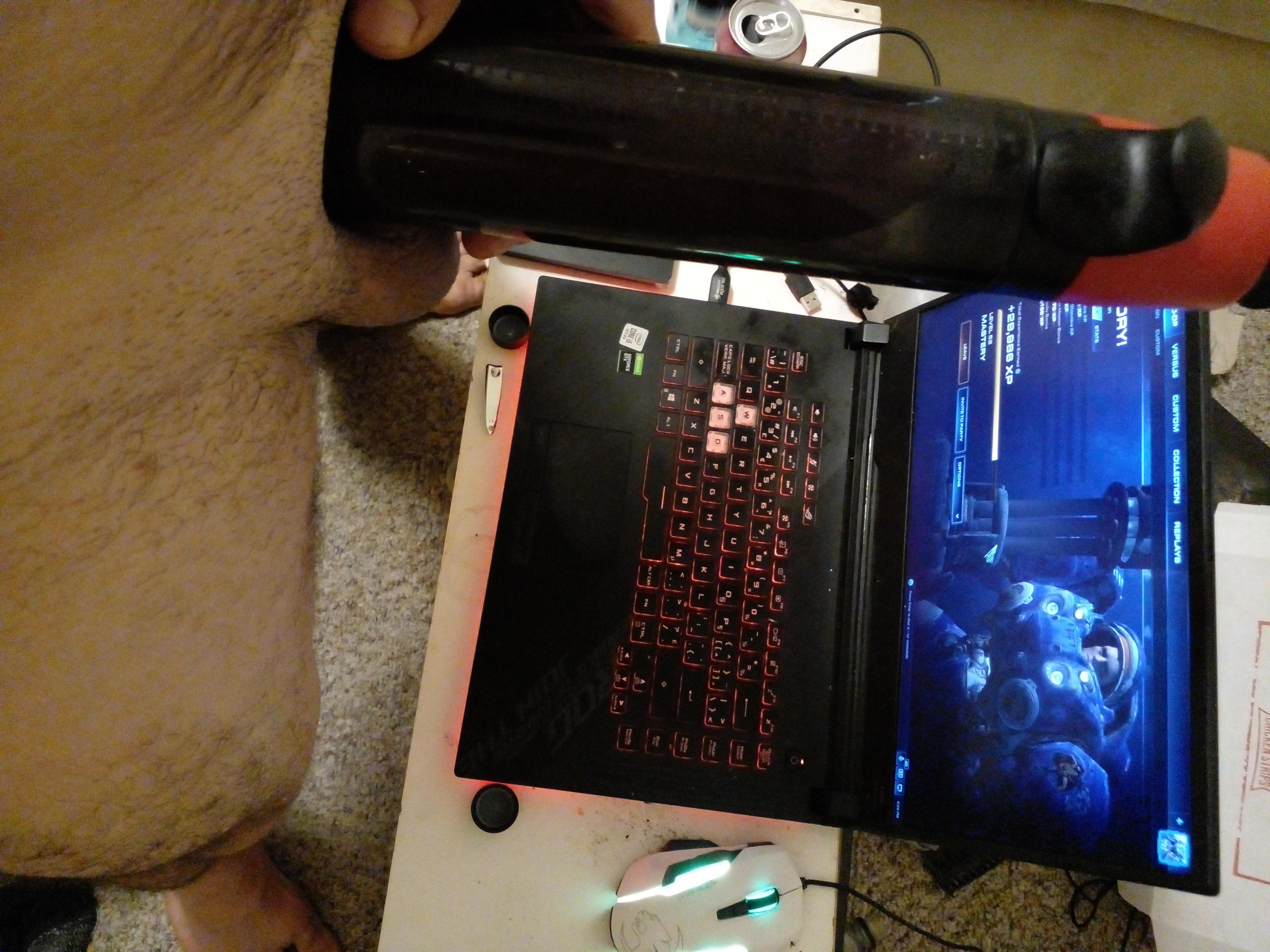 Cock pumping and playing sc2 | Scrolller