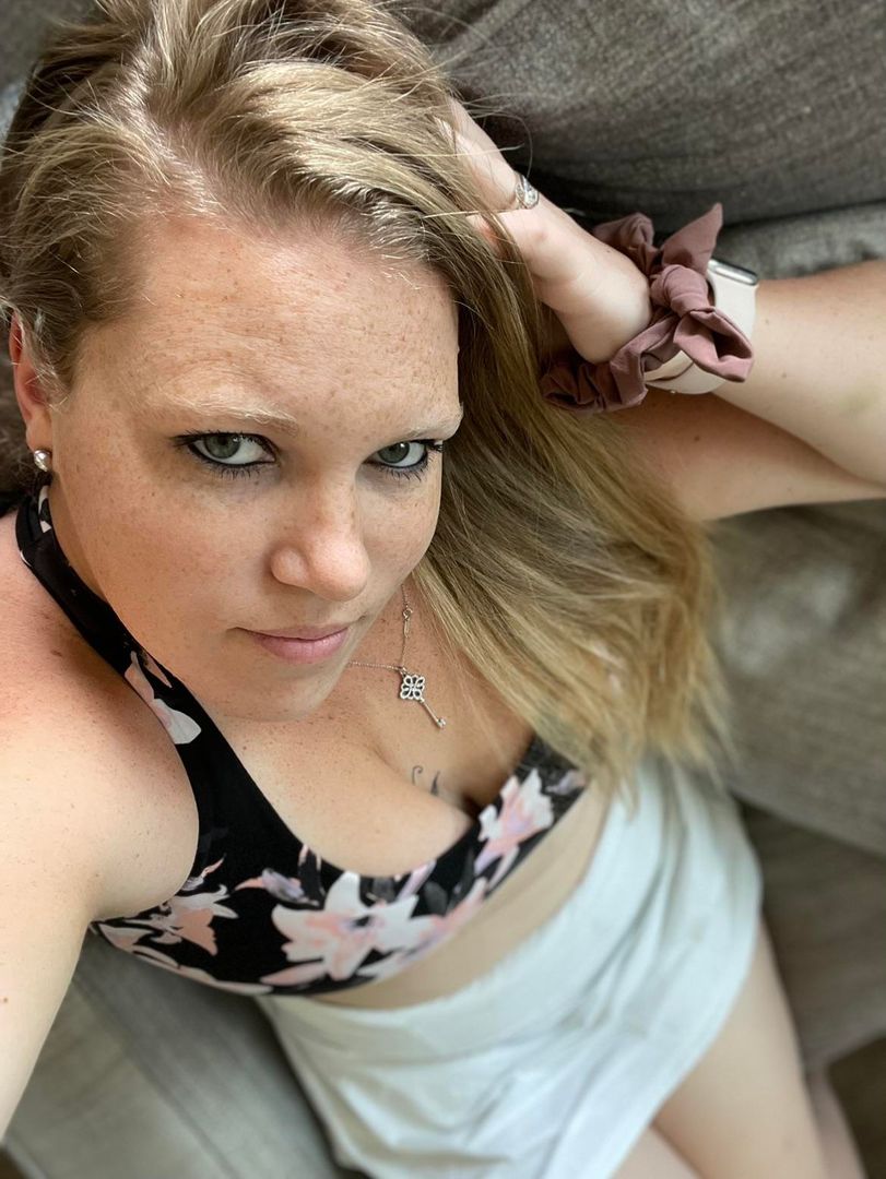 Come cheat with mommy 😈 | Scrolller