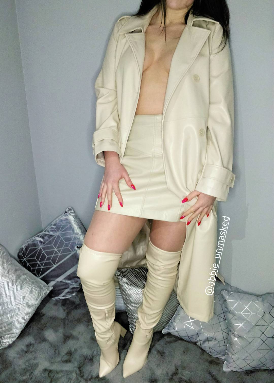 Come feel me all over in my full beige leather 😘💦 | Scrolller