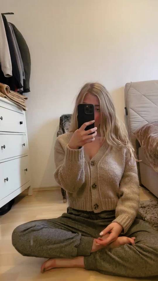 Come get lost in my world | Scrolller