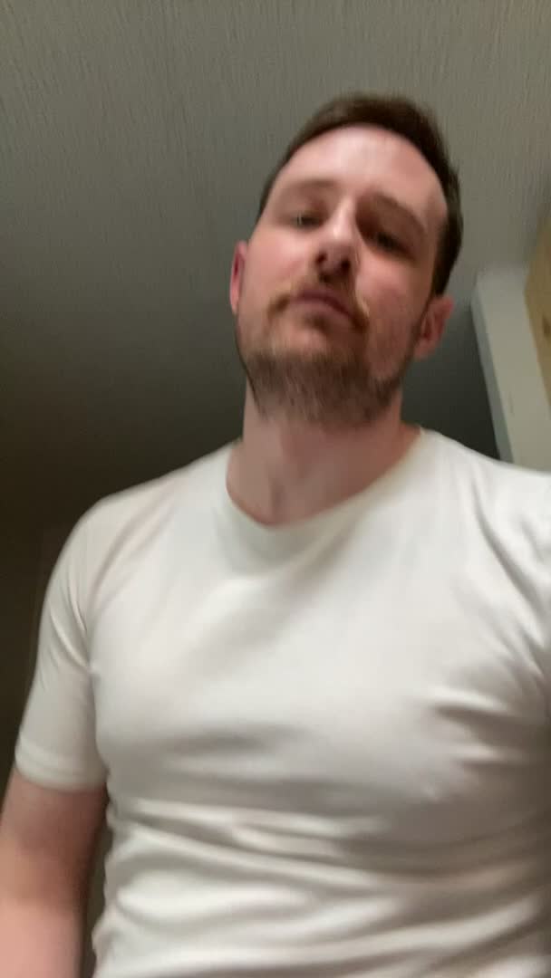 Come slap me around | Scrolller