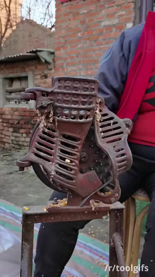 Corn sheller | Scrolller
