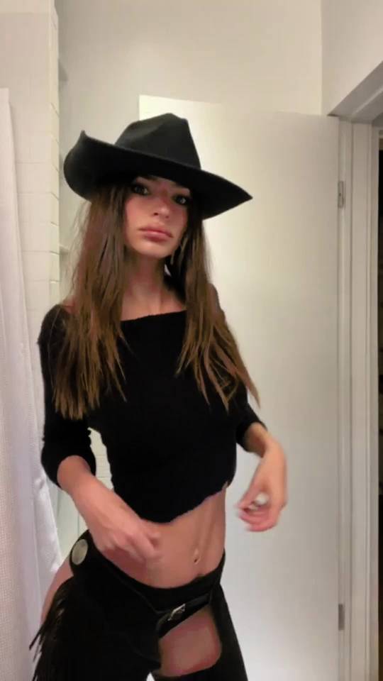 Cowgirl w/ Bottomless Chaps | Scrolller