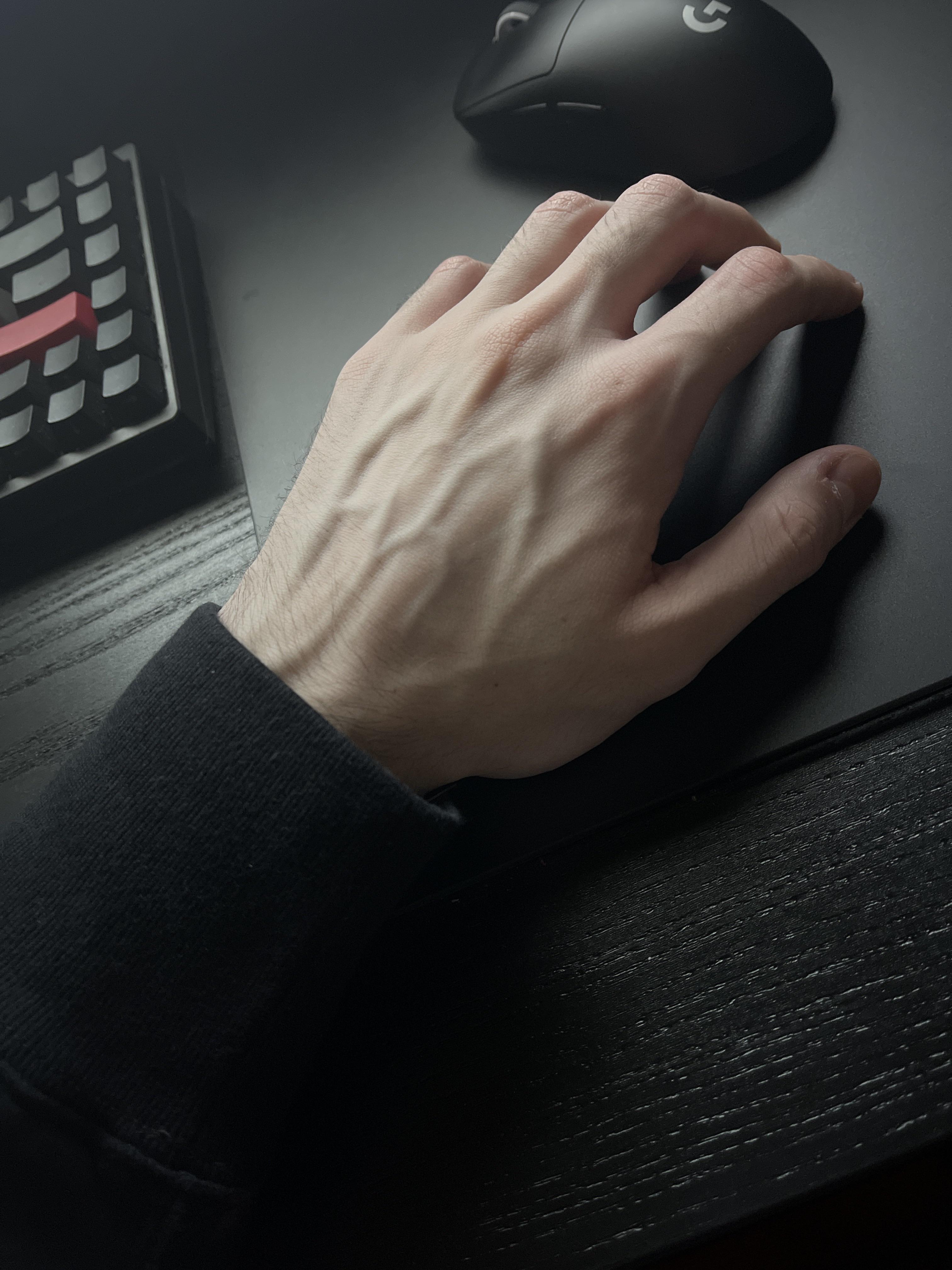 Cracked gamer hands | Scrolller