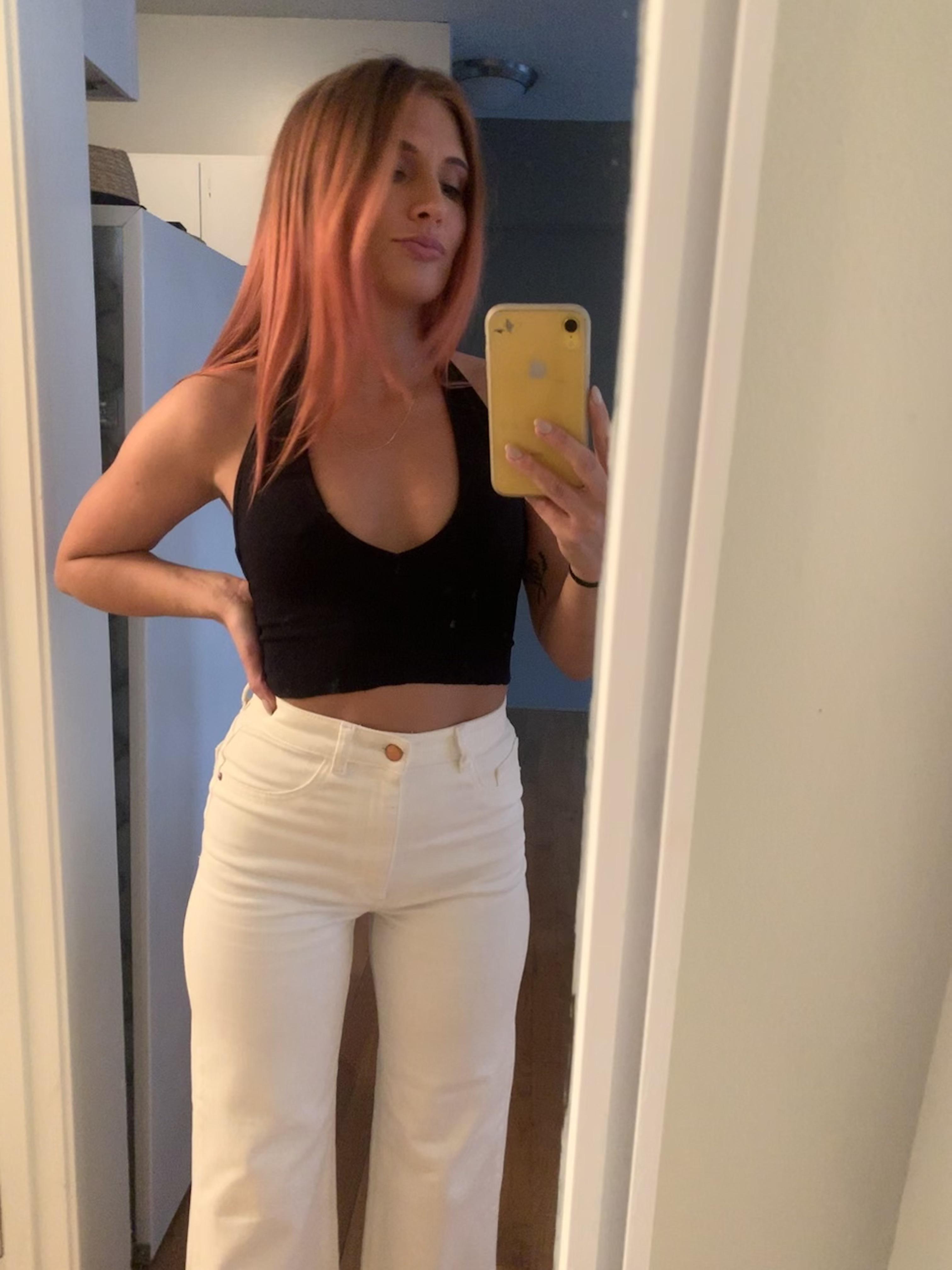 Crop top and some white jeans 😜 | Scrolller