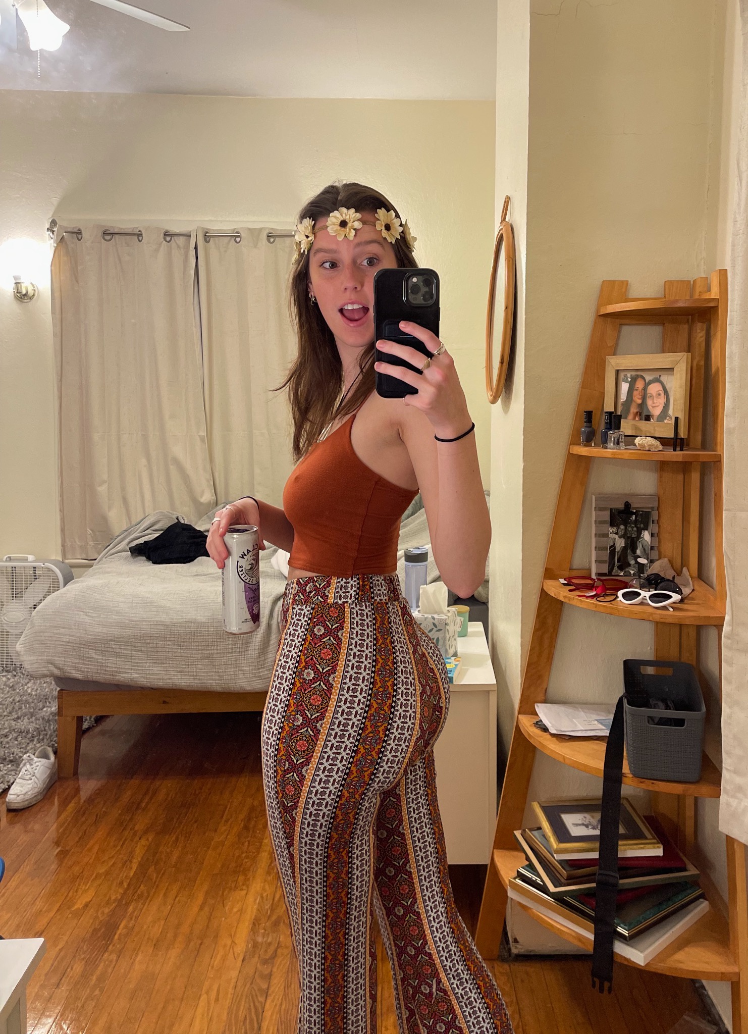 Curvy Hippie Scrolller