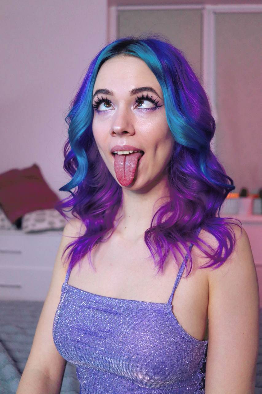 Cute ahegao from colorful girl | Scrolller