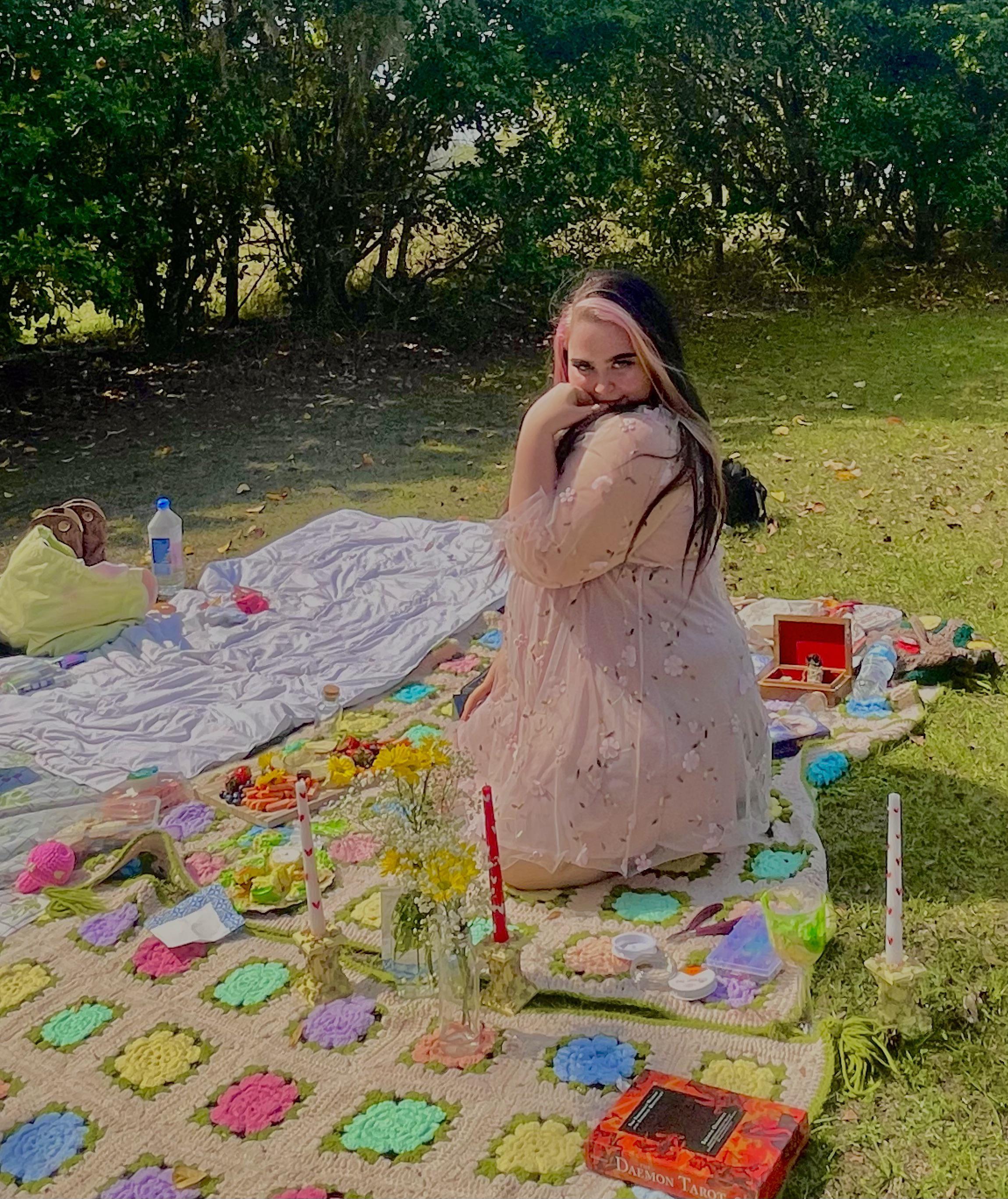 Cute lil picnic moment 💖🥰 | Scrolller
