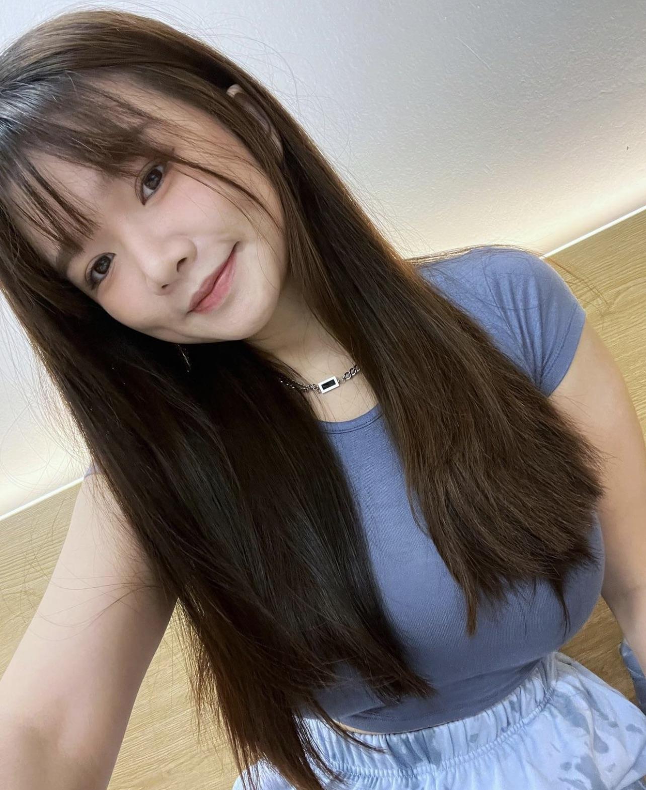 cutie with big guns | Scrolller