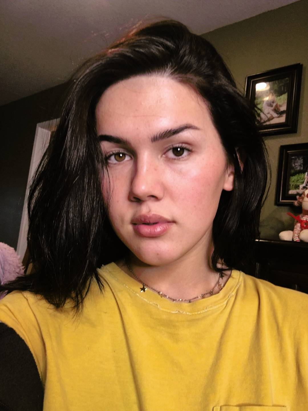 Daisy Taylor No Makeup Scrolller