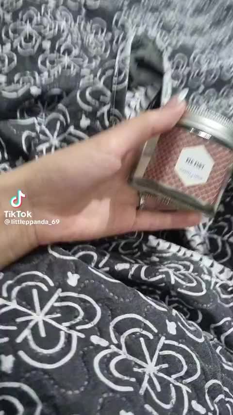 Dark spot under the candle | Scrolller