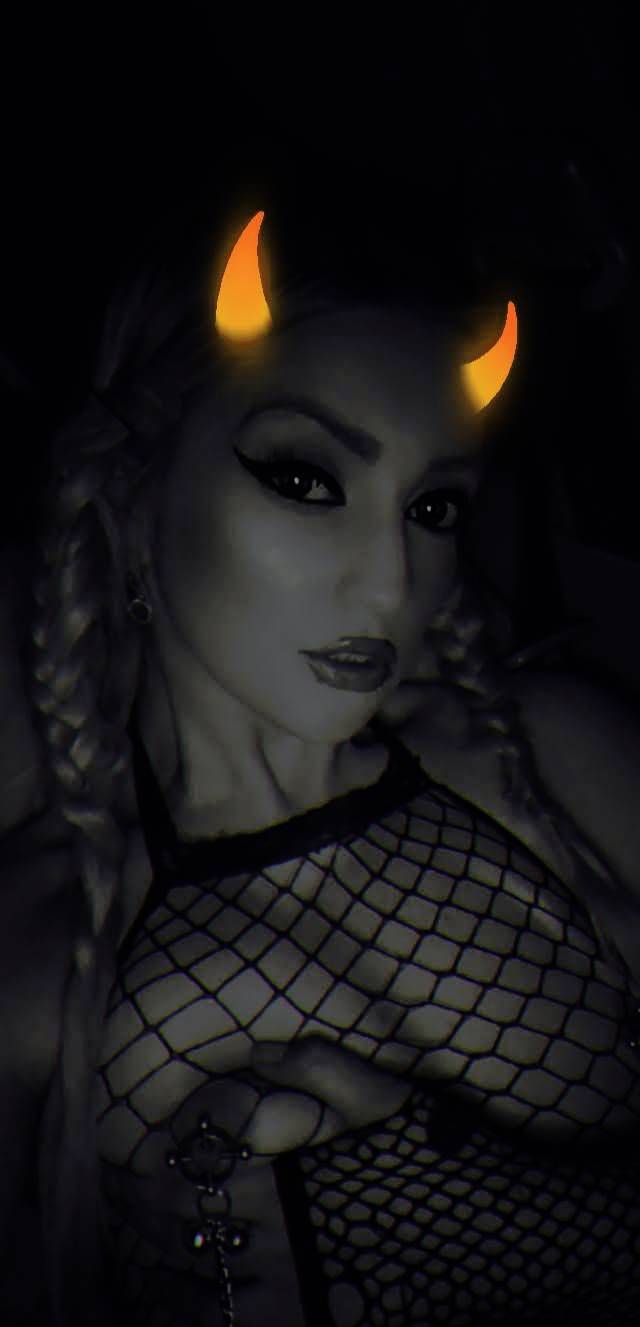 devious lil darling 😈 | Scrolller