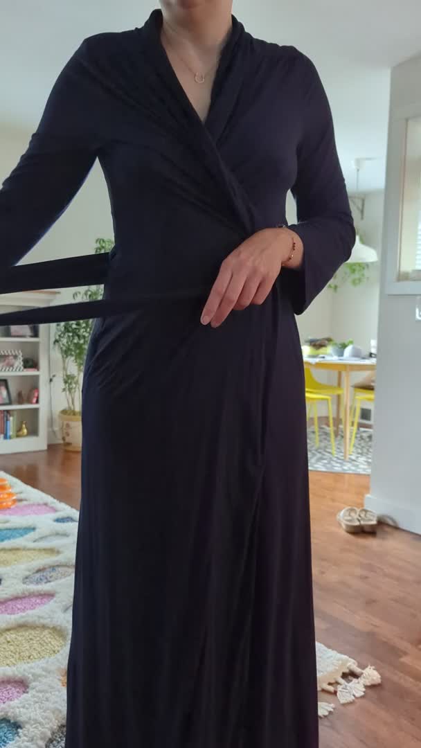 Did a little requested robe reveal during weekend coffee time. 42 (f) | Scrolller