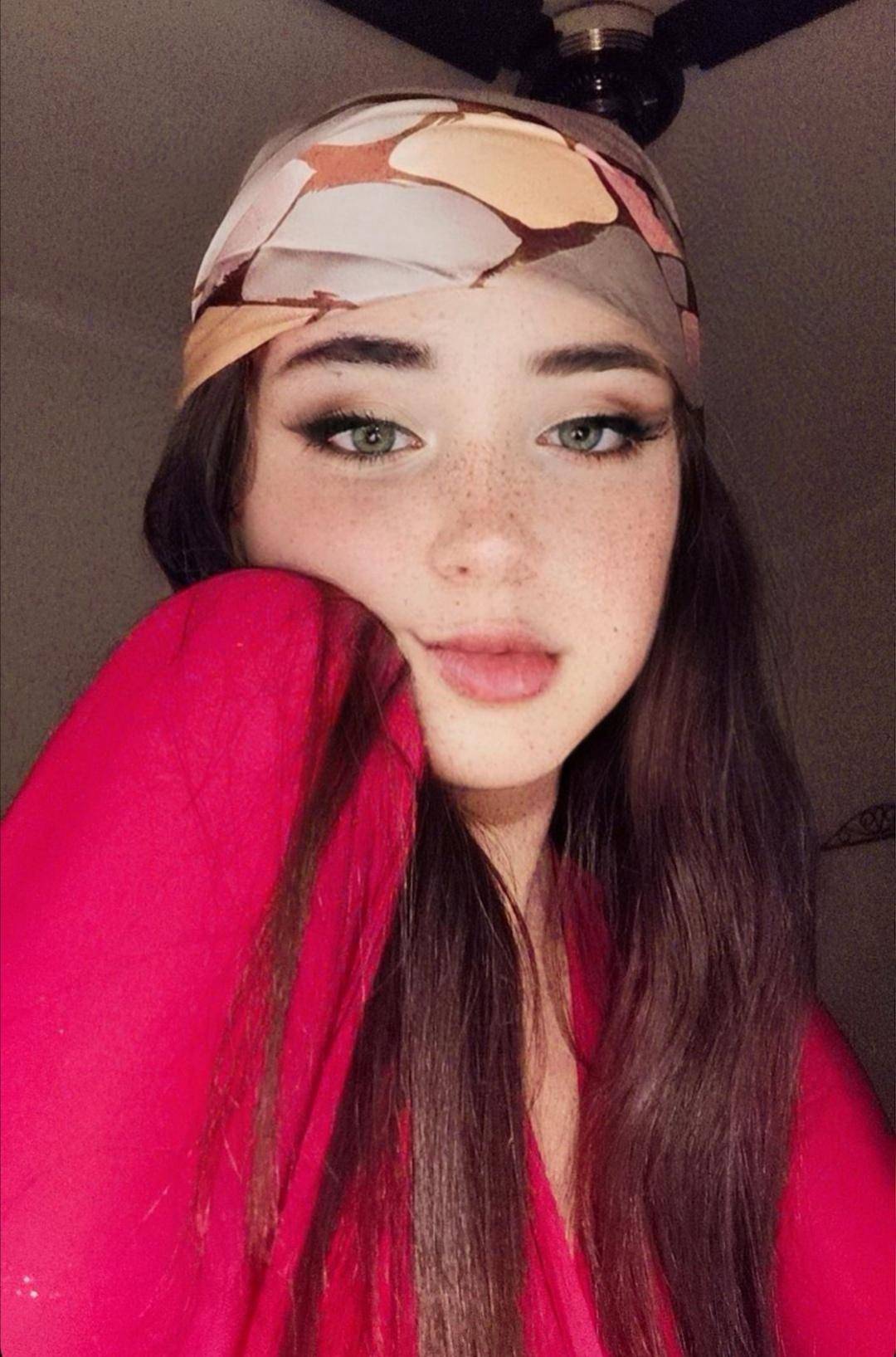 Do I look cute here? ;) | Scrolller