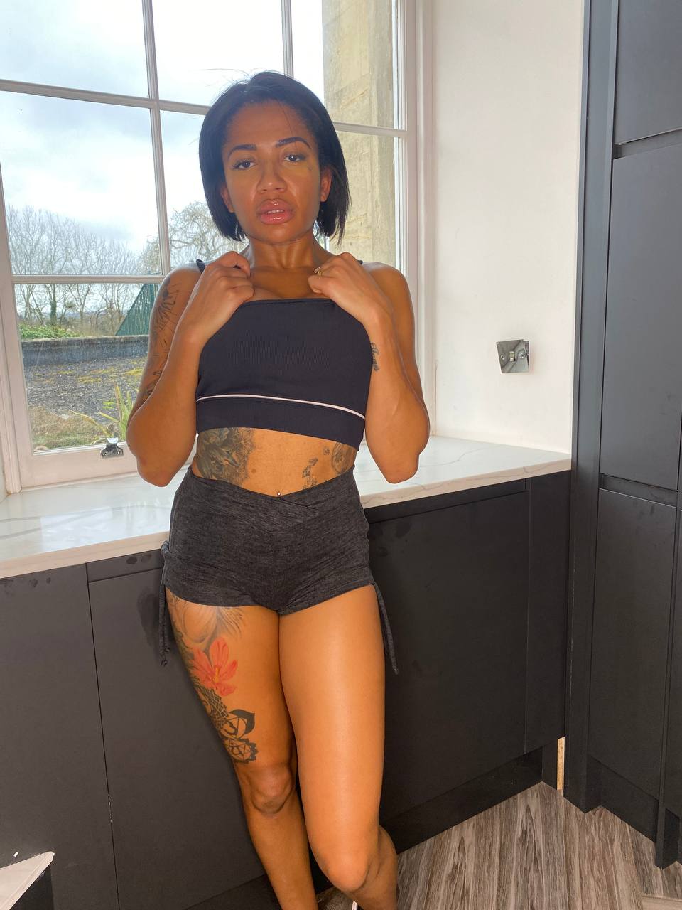 Do you like all my thickness? | Scrolller