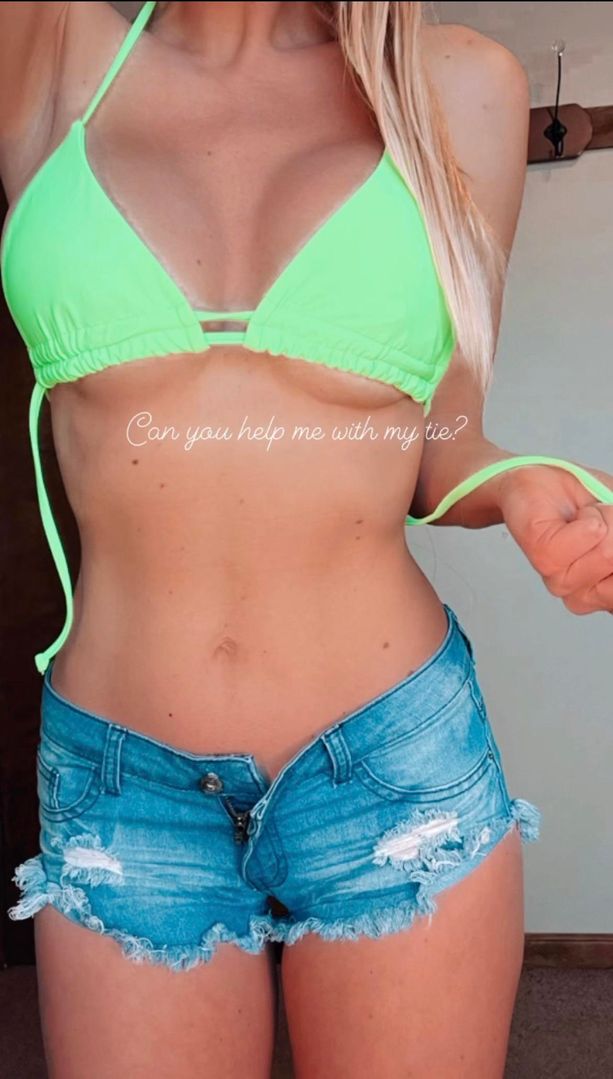 Do You Like Blondes In Short Shorts Scrolller