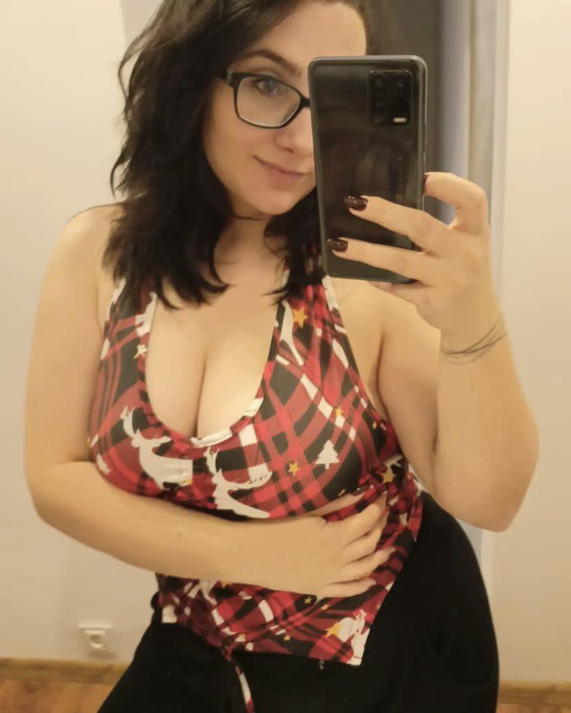 Do you like my thicc body? | Scrolller