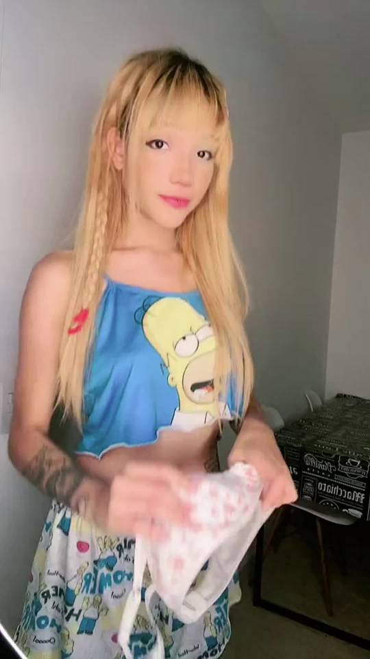 Do you like smiling blondes? 💖 | Scrolller