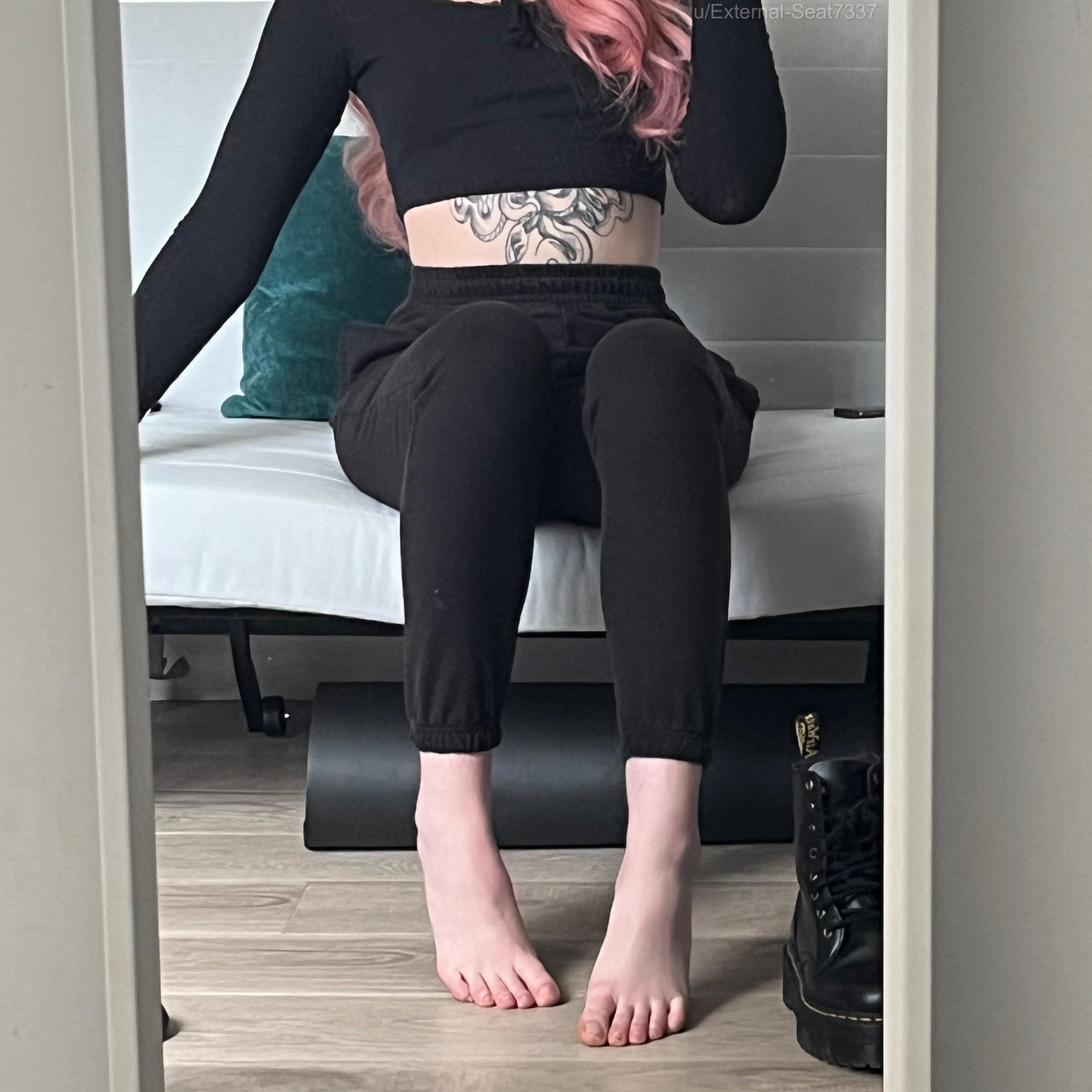 Do you mind if they’re sweaty? | Scrolller