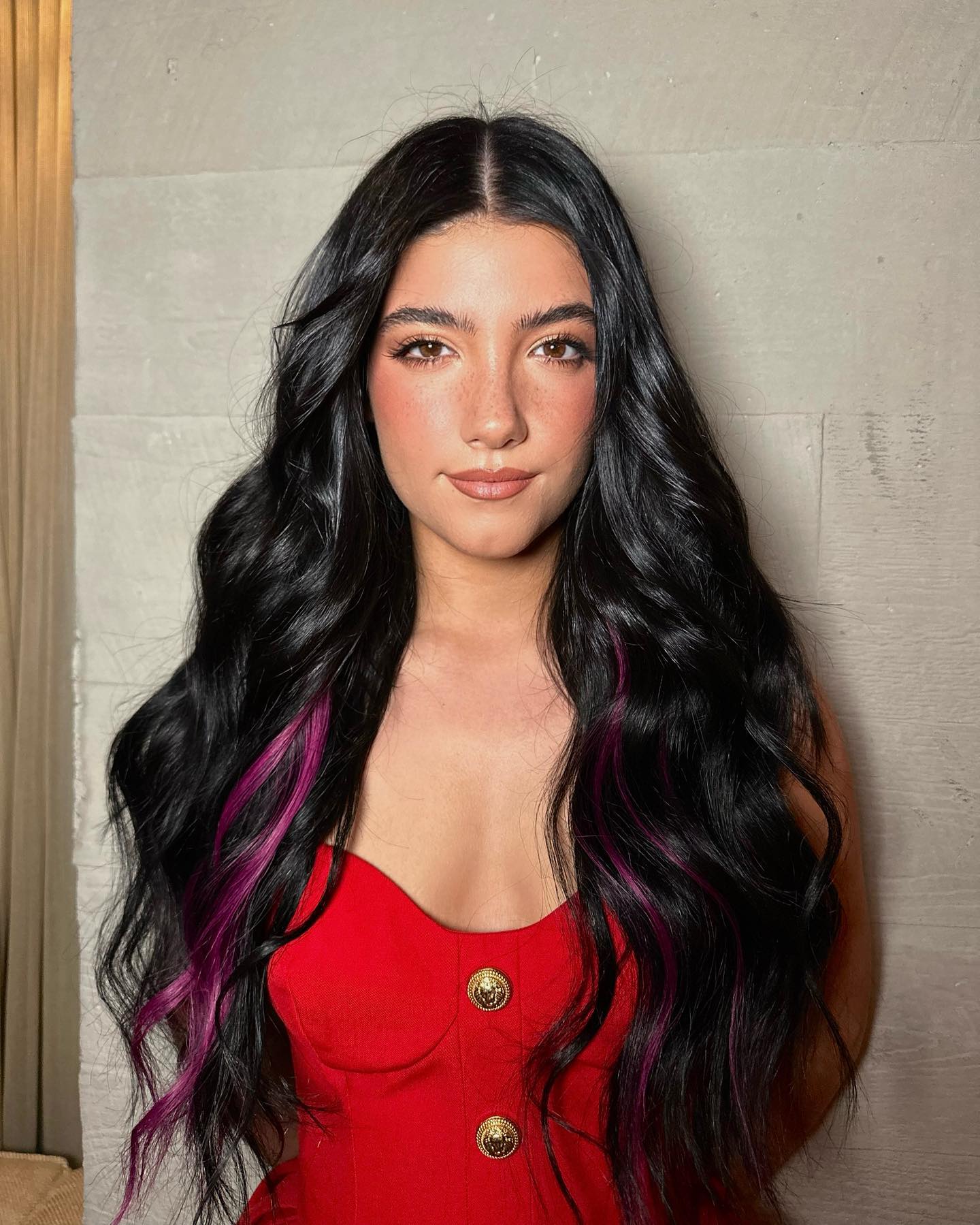 Do you think she looks better with or without makeup? | Scrolller