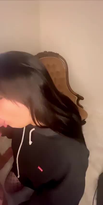 Does anyone agree married guys should he allowed side sluts for face fucking purposes | Scrolller