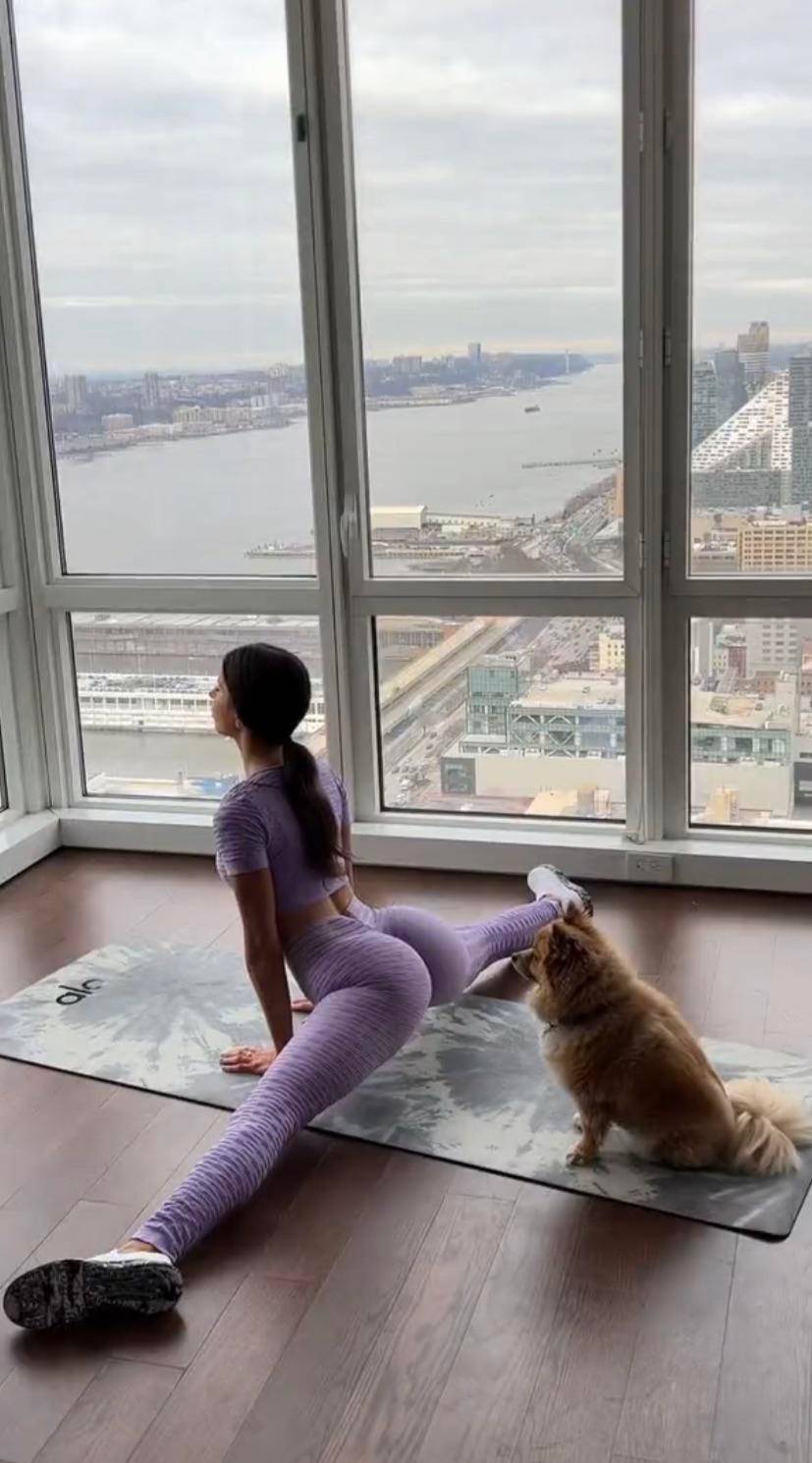 Doing Splits | Scrolller