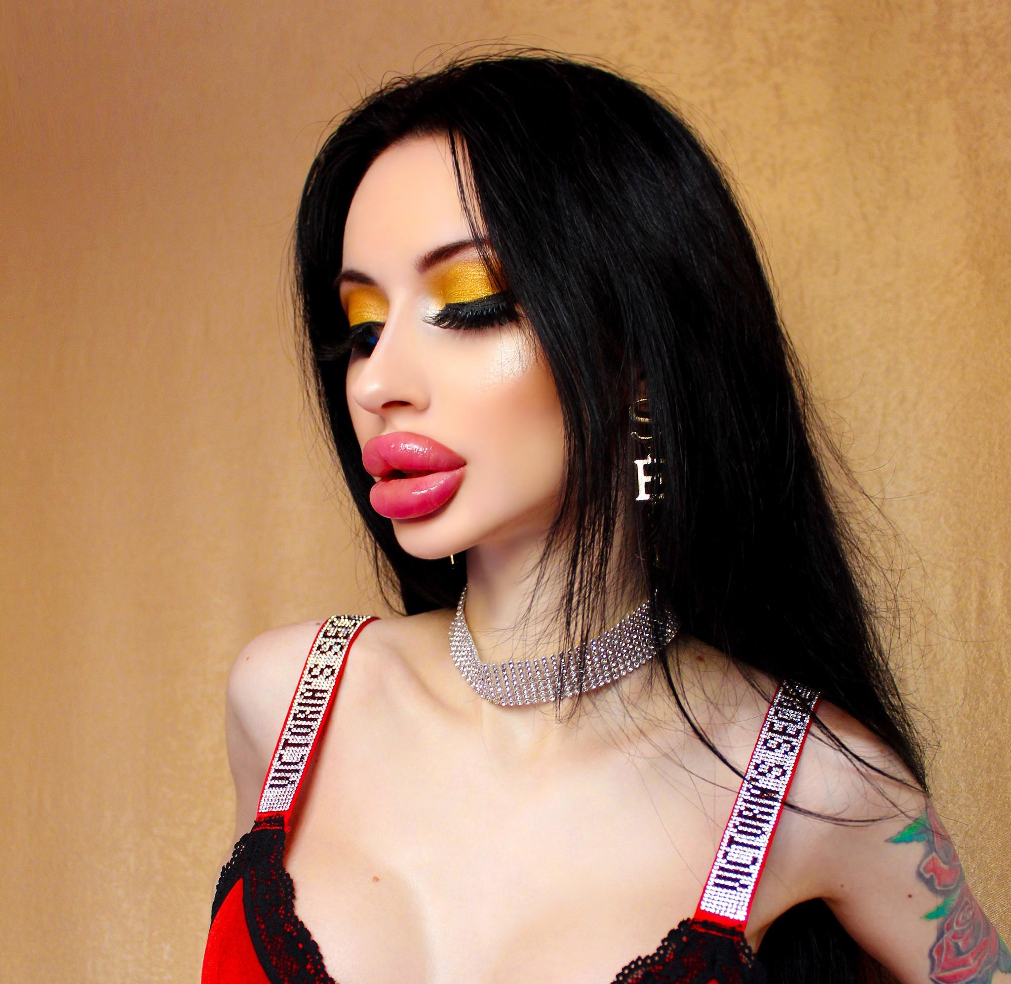 Doll With Big Lips In A Red Top Scrolller