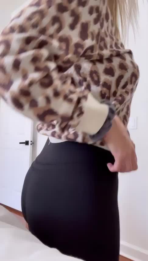 Don’t just stand at the door, cum in dear | Scrolller