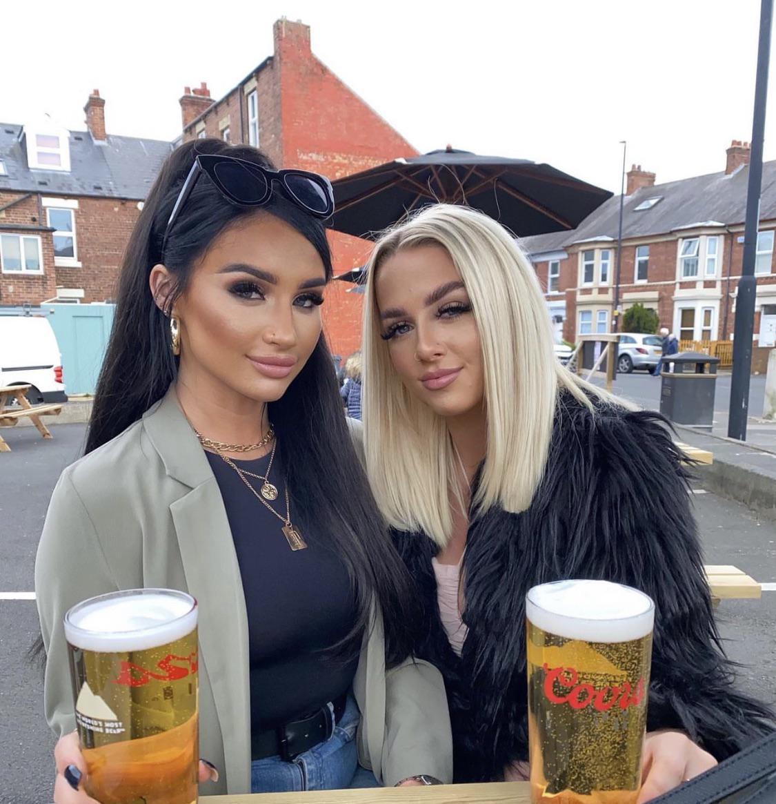 Drinking Chavs. Left or Right? 👀 | Scrolller