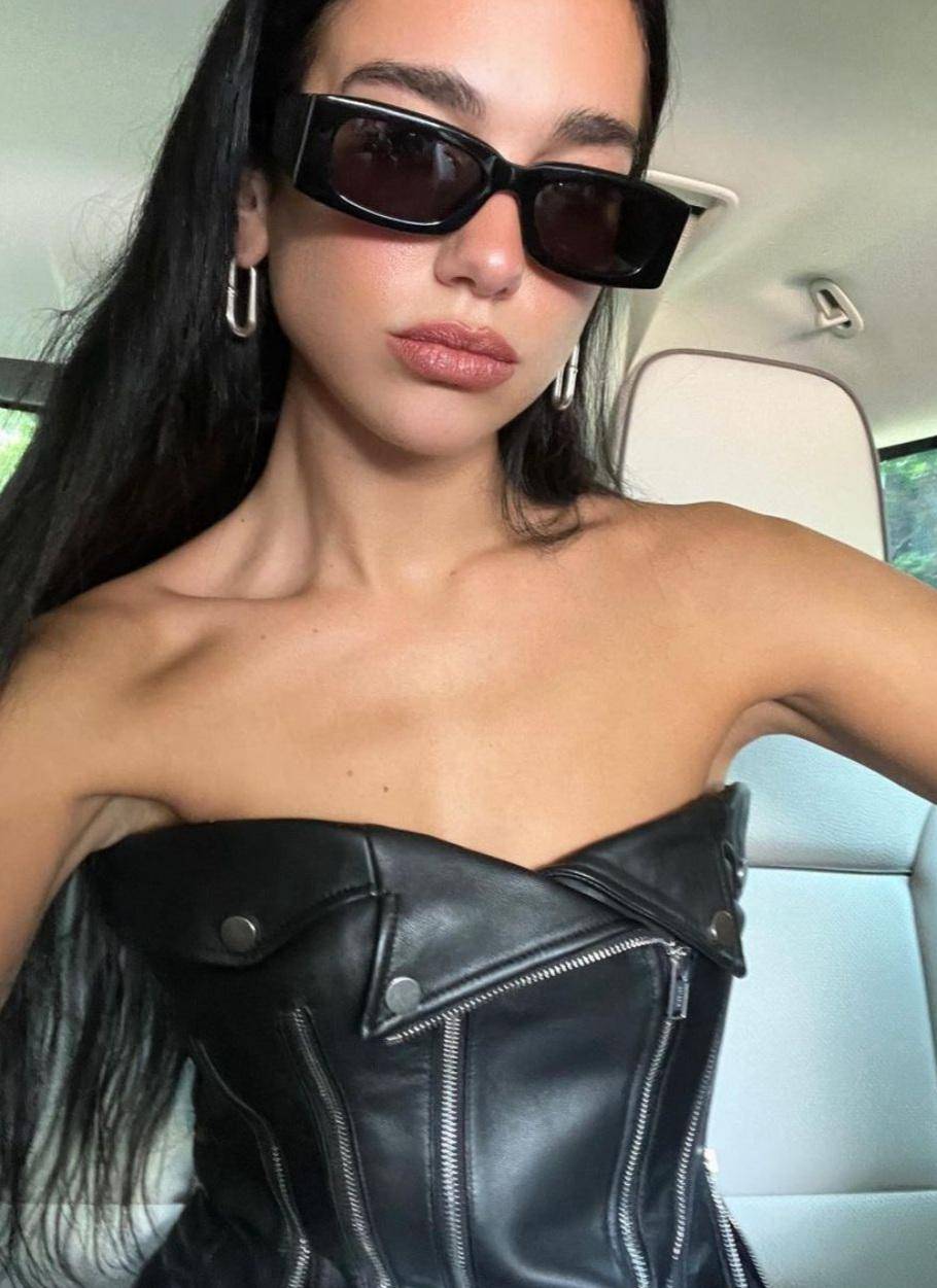 Dua in leather | Scrolller