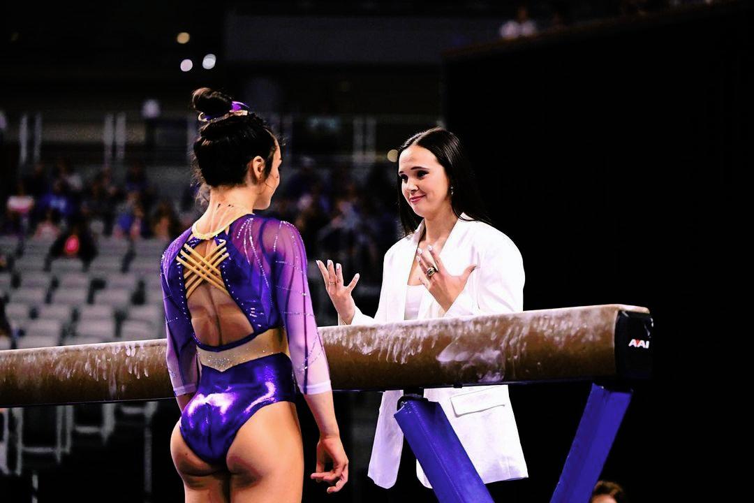 Elena Arenas Of Lsu Before A Beam Routine Scrolller