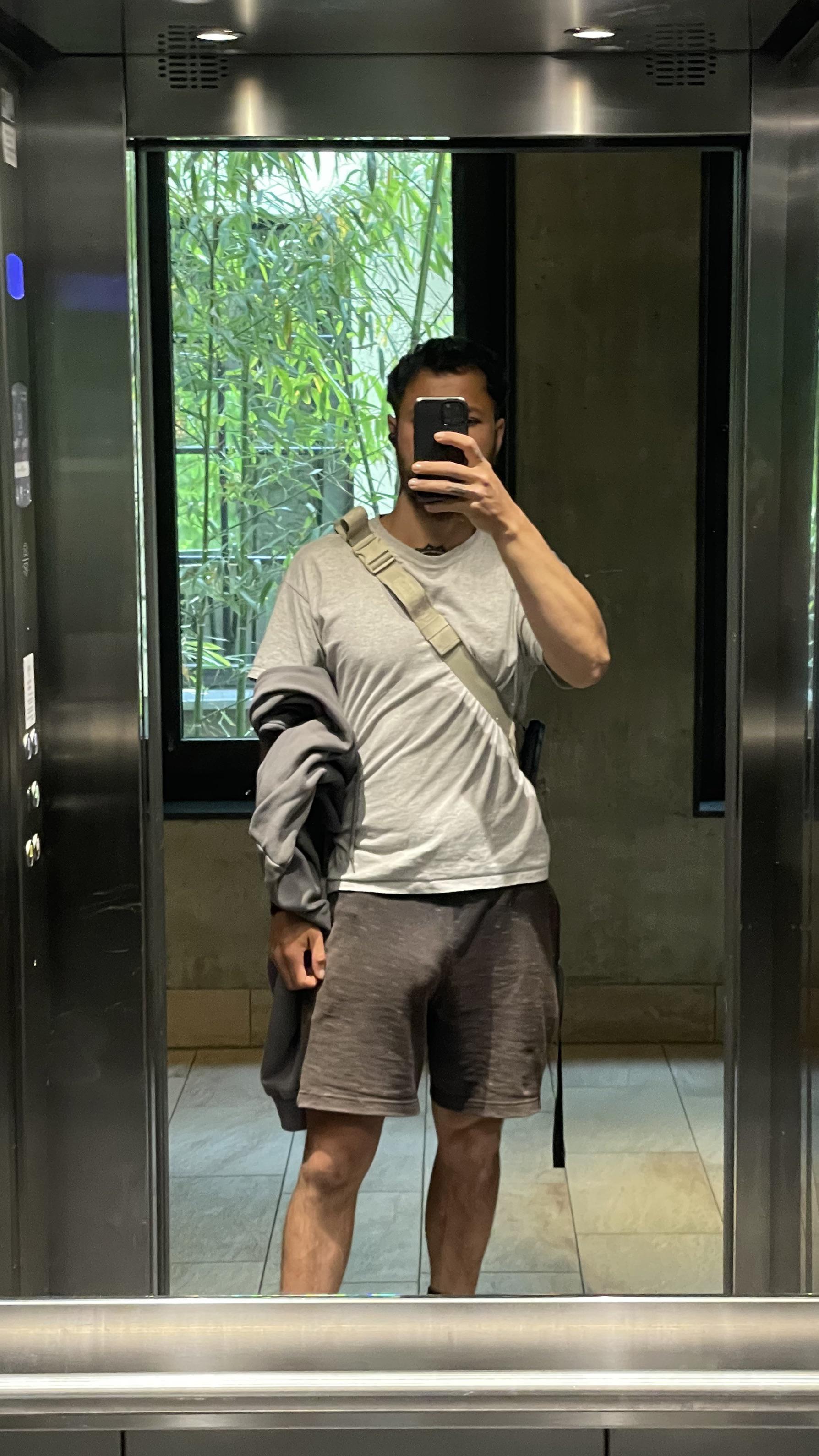 Elevator shenanigans | Scrolller