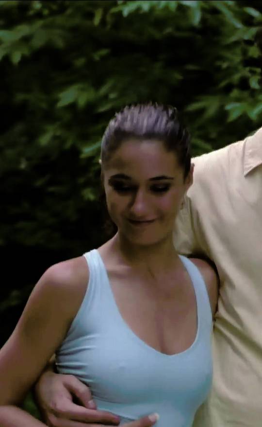 Emmanuelle Chriqui - Wrong Turn (2003) | Scrolller