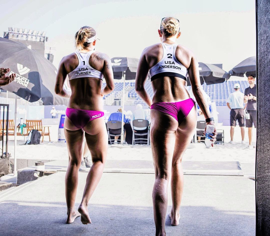 entering the stadium | Scrolller