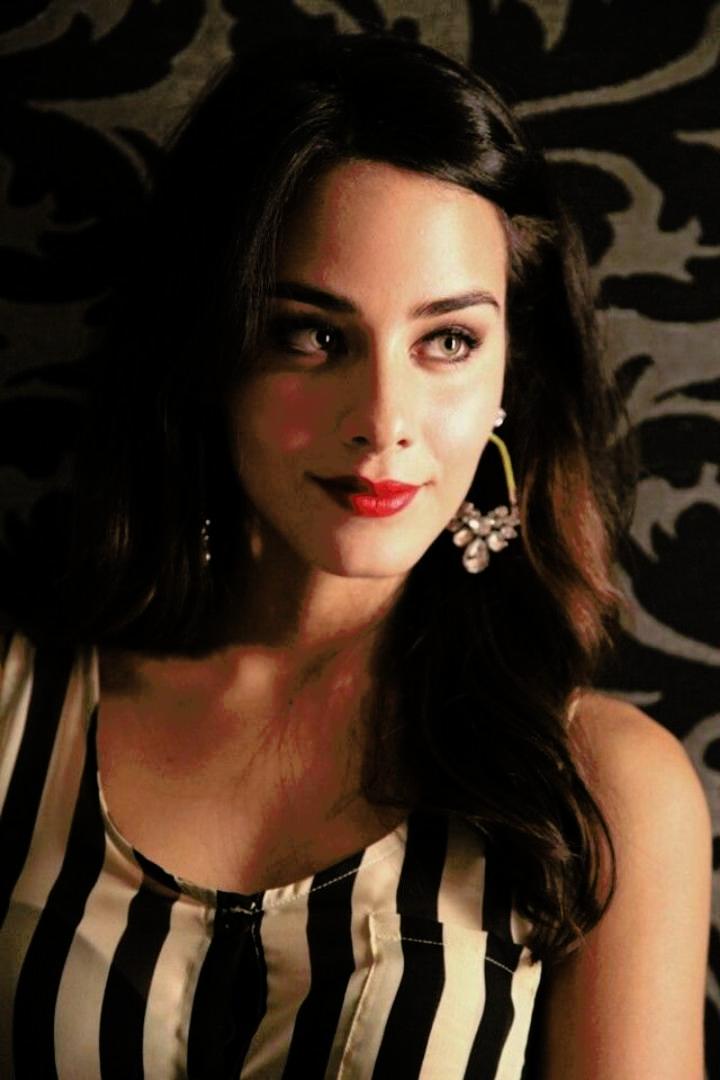 Esmeralda Pimentel Scrolller