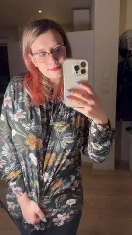 Ever wondered what a girl next door is packing, now you know 😘 | Scrolller